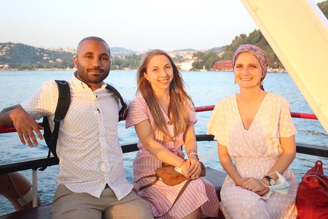 Bosphorus Cruise Boat Tour In Istanbul LIVE Guide - Managing Passenger Capacity and Comfort