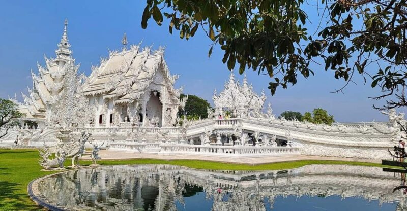 Chiang Mai : White and Blue Temples and Lalita Cafe - FAQ