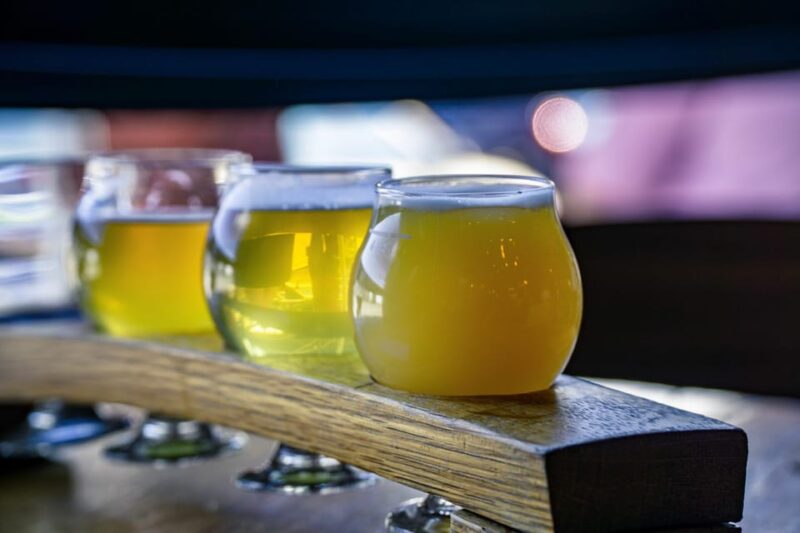 Cleveland: Guided Craft Brewery Tours with a Snack - Tasting, Snacks, and Atmosphere