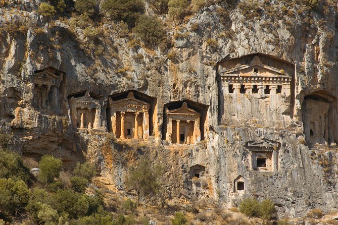 Dalyan Mud Baths and Turtle Beach Day Trip From Bodrum - Savoring the Local Cuisine and Refreshments