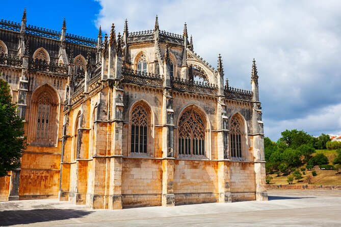 Fatima, Batalha, Nazaré & Óbidos Private Luxury Tour - Architectural Wonders in Batalha and Alcobaça
