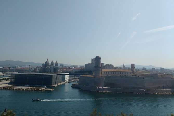 Guided Tour in Marseille: Vieux Port & Old City - Exploring the Vieux Port