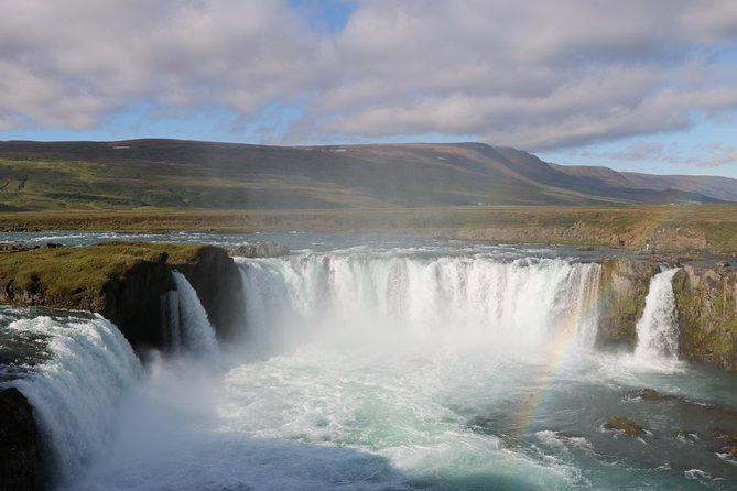 Lake Mývatn and Powerful Dettifoss Day Tour From Akureyri - Investigating Skútustaðagígar Pseudo Craters