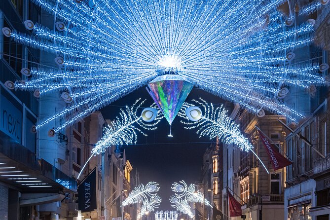 London Exclusive Christmas Lights Guided Tour by Black Cab - Londons Festive Charm
