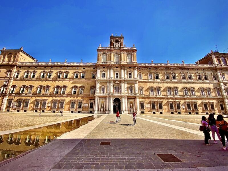Modena: Private Walking Tour With a Guide - Discovering Palazzo Ducale
