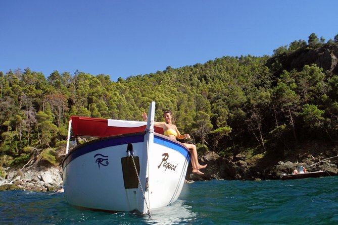 Morning Boat Tour to Cinque Terre With Breakfast and Brunch - Equipment and Amenities