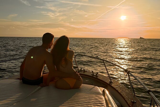 Private Boat Tour to Capri and Blue Grotto on Gozzo 32 Ft - Pricing and Group Information