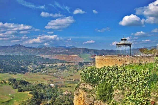 Ronda Historical Walking Tour With Bullring Entrance - Visiting the Bullring of the Royal Cavalry