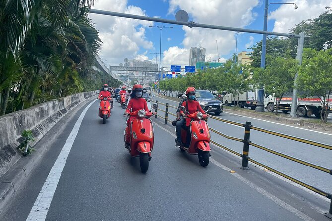 The insider's Hanoi + Train Street 4,5 Hours Female Ao Dai Riders - Lunch and Final Moments