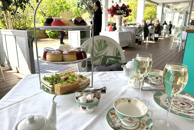 VIP Kensington Palace Tour & Royal Tea Crown Experience - Navigating the Tours Accessibility and Health Considerations