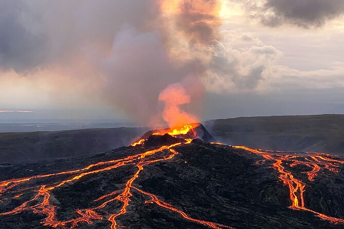Volcano Tour on Reykjanes Peninsula Including Icelandic Snacks - Engaging With Knowledgeable Guides