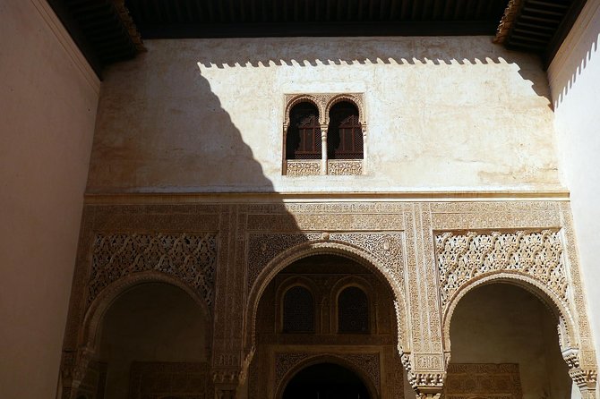 Alhambra & Generalife, Albaicín & Sacromonte Skip-the-Line Private Tour - Importance of Early Booking