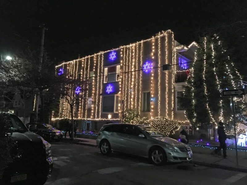 Brooklyn: 1.5-Hour Dyker Heights Christmas Walking Tour - The Experience: A Christmas Atmosphere