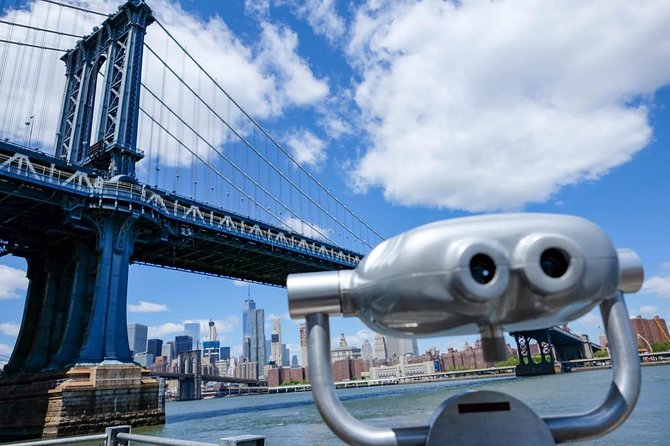 Brooklyn Heights, DUMBO and Brooklyn Bridge Guided Tour in French - Crossing the Brooklyn Bridge