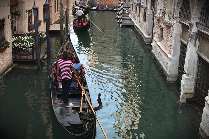 Charming Gondola Ride on the Grand Canal & Gondola Gallery - Health and Safety Measures