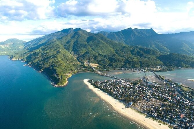 Deluxe Transfer Hue to Hoi An by Amazing way - Who Would Enjoy This Experience?