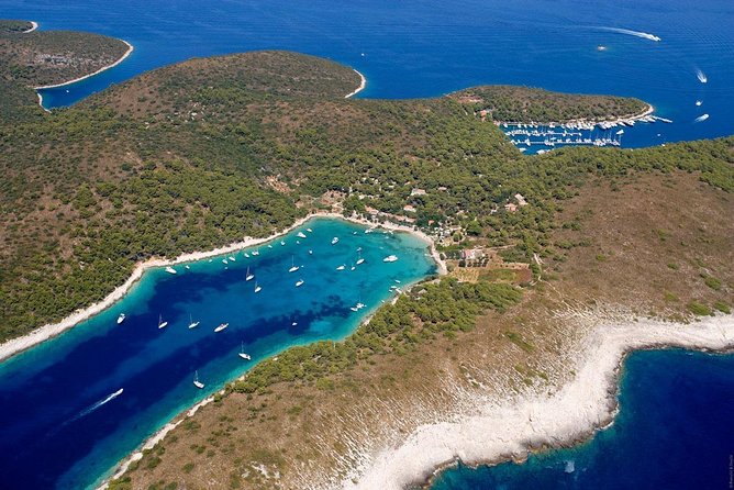 Exclusive Private Tour: Red Rocks & Pakleni Islands - Diving and Cliff Jumping at the Red Rocks