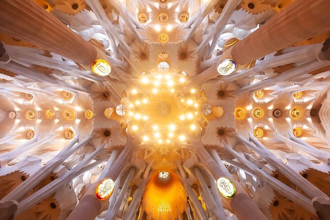 Fast Track Sagrada Familia Guided Tour - Architectural Highlights of Sagrada Familia