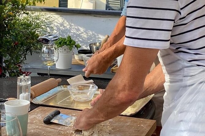 Genoa: Hands-On Gnocchi & Pesto Home Cooking Class Unlimited Wine - Customer Feedback: Delicious Food and Engaging Instruction