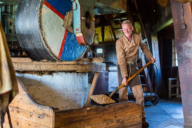Guided Day Trip - Volendam, Zaanse Schans, Marken & Edam - Exploring Zaanse Schans