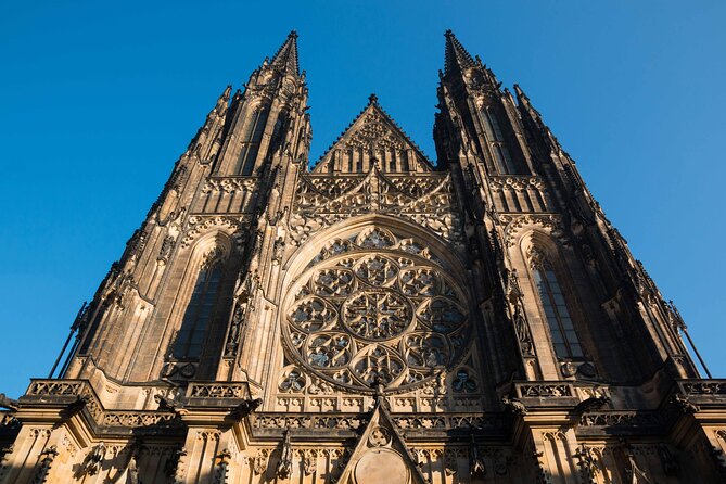 Highlights of Prague With a Funny and Local Guide - Sampling the Local Cuisine and Beverages