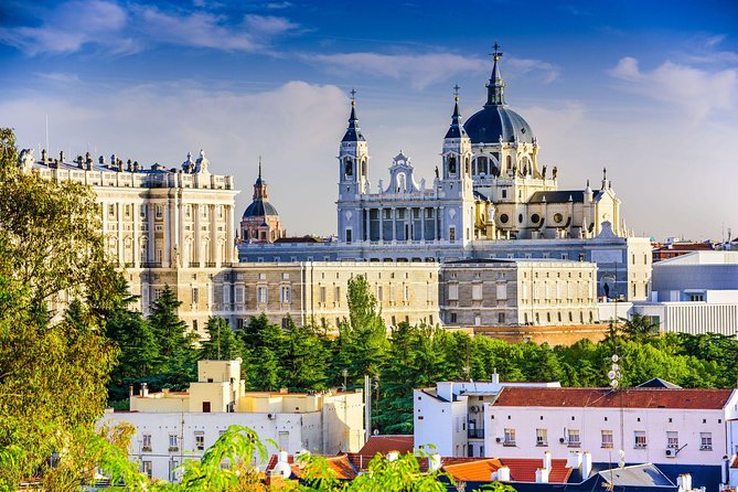 Madrid Royal Palace Professional Guided Tour With Skip the Line - Exploring the Palace Grounds