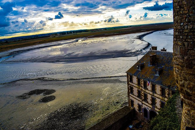 Normandy - Mont Saint-Michel Full Day Tour From Bayeux - Navigating the Crowds and Crowds