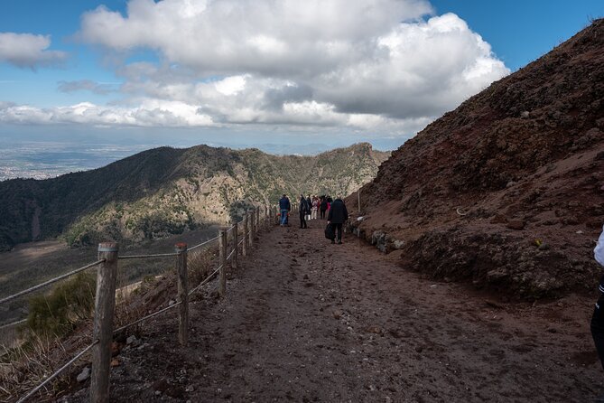 Pompeii and Vesuvius Small Group Tour From Sorrento With Pizza - Exploring the Ruins of Pompeii