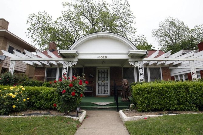 Private JFK Bus Tour With Oswald Rooming House - Delving Into the 6th Floor Museum
