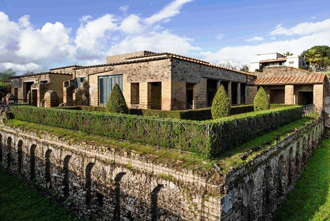 Small-Group Tour in Pompeii With a Real Archeologist, Ticket Included - Exploring Pompeii With an Expert Guide