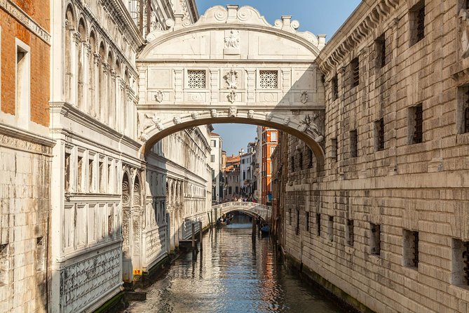 St. Marks Basilica & Doge Palace + Murano, Burano Guided Tour - Getting to Doges Palace and St. Marks Basilica