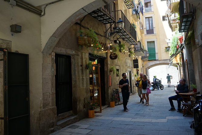 The Shadow of the Wind Novel Walking Tour - Participants Experiences and Feedback