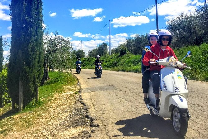 Tuscany Sunset Vespa Tour - Tour Guide Expertise and Professionalism