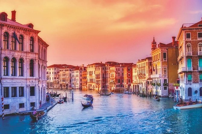 Venice: 30 Min Private Gondola Ride With Guide - Immersing Yourself in the Gondola Ride Experience