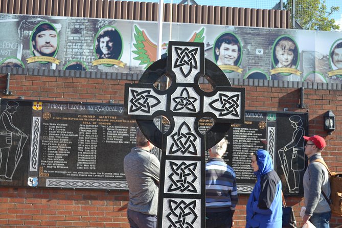 Belfast Original Taxi Drivers 2hr of the History of Terror Tour - Personal Stories and Insights