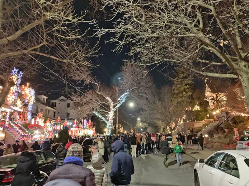 Brooklyn: 1.5-Hour Dyker Heights Christmas Walking Tour - The Sum Up: Who Should Consider This Tour?