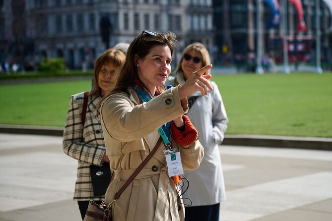 Complete Westminster Abbey Tour With Jubilee Galleries - Navigating the Tours Pace and Potential Closures