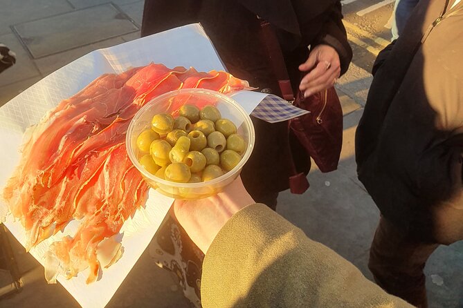Food and Drink Walking Tours in West Londons Notting Hill Area - Critiques and Highlights