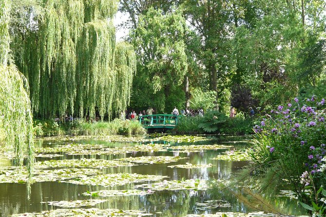 Giverny and Versailles Small Group Day Trip From Paris With Lunch - Savoring a Delightful Lunch at Moulin De Fourges