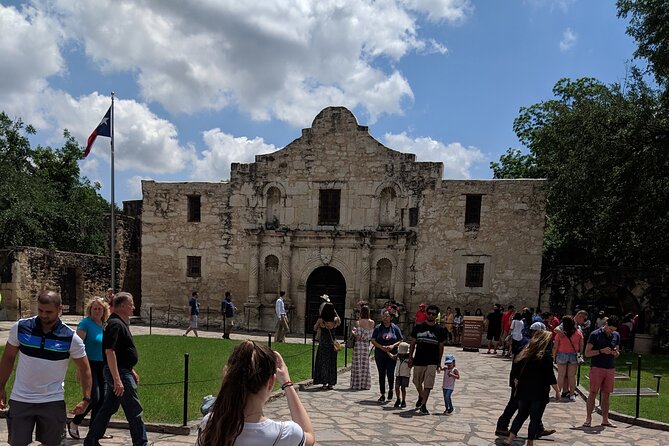 Historic Downtown & Riverwalk Walking Tour - Personalized Attention and Expertise