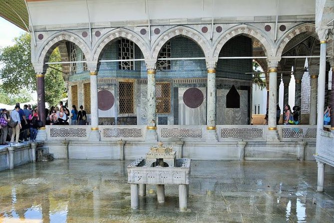 Istanbul Guided Tour Hagia Sophia, Topkapi, Cistern With Tickets - Discovering the Basilica Cistern