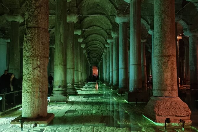 Istanbul Unveiled: Highlights & Local Gems (Small Group Tour) - Uncovering the Mysteries of Topkapı Palace and Harem