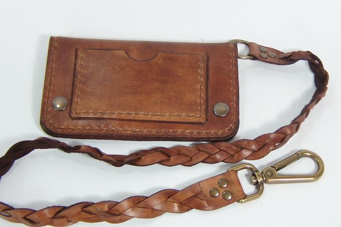 Leathercraft Workshop in the Rastro of Madrid. - Location and Accessibility