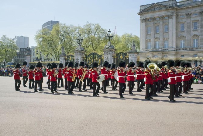 London Vintage Bus Tour Including River Thames Cruise With Optional Lunch - Enjoying the Optional Lunch