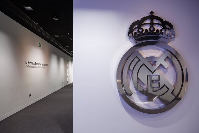 Madrid Highlights Tour With Santiago Bernabeu Stadium Entrance - Exploring the Santiago Bernabeu Stadium