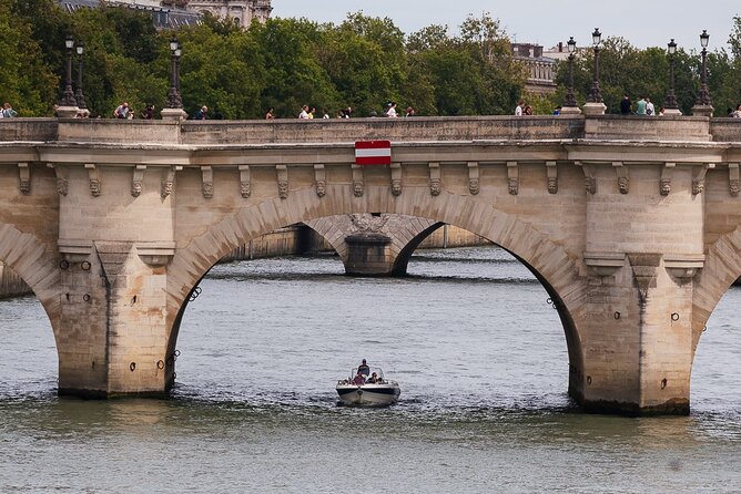 Paris Private Seine River Cruise With Captain - Exploring Paris Landmarks From the Seine