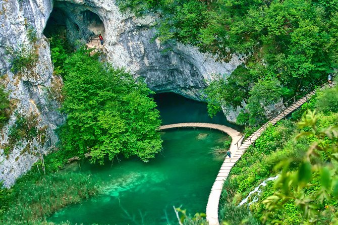 Plitvice Lakes Guided tour with Entrance ticket included - FAQs