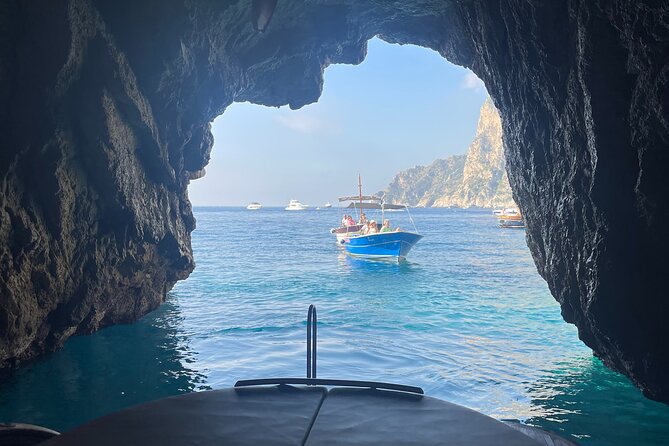 Private Boat Tour to Capris Hidden Gems With Local Skipper - The Role of the Local Skipper