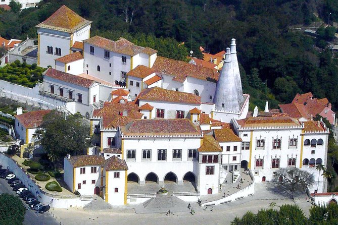 Sintra and Cascais Half Day Trip From Lisbon in Private Vehicle - Logistics and Inclusions