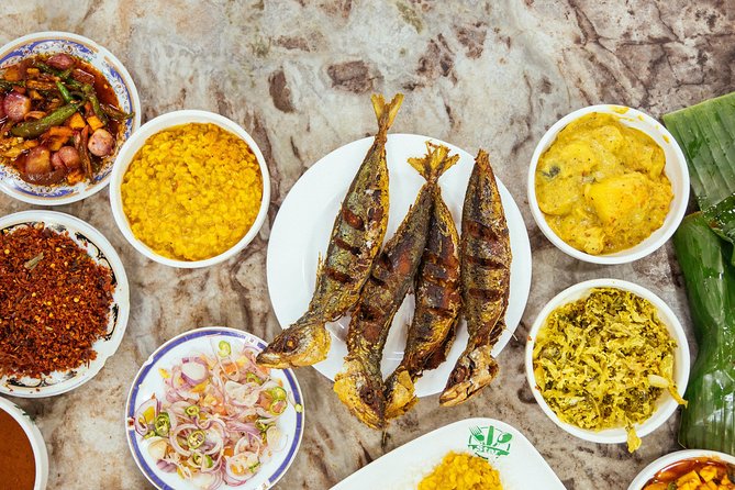 The 10 Tastings of Colombo With Locals: Private Street Food Tour - Bananas and Sweets Near the New Kathiresan Kovil and Wolvendaal Church